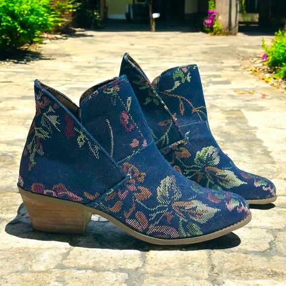 me too | Shoes | Metoo Navy Embroidery Booties Size 8 2 | Poshmark
